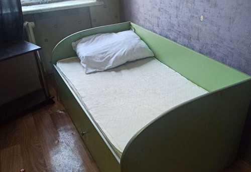 Кровать, угловой шкаф, детская кроватка