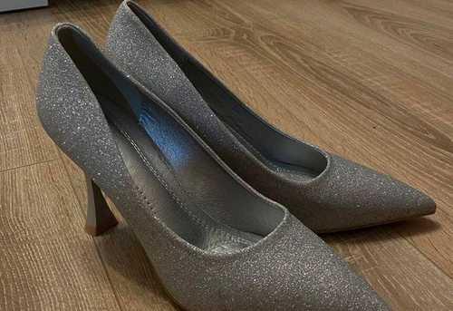 Туфли женские 37 размер серебристые