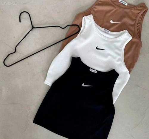 Топ-майка с вышивкой Nike