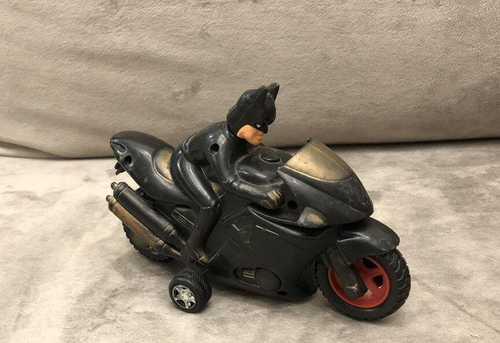 Бэтмен на мотоцикле игрушка