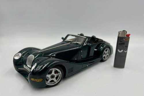 Модель 1:18 Bburago Morgan Aero 8