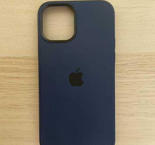 Продам чехол на iPhone 12