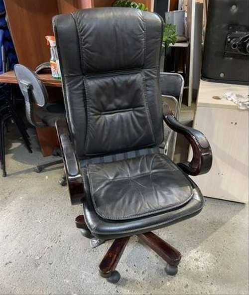 Офисное кожаное кресло Professional