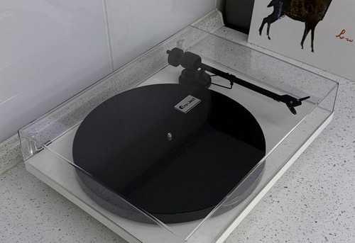 Виниловый проигрыватель Pro-Ject E1 BT белый