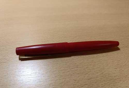 Перьевая ручка красная