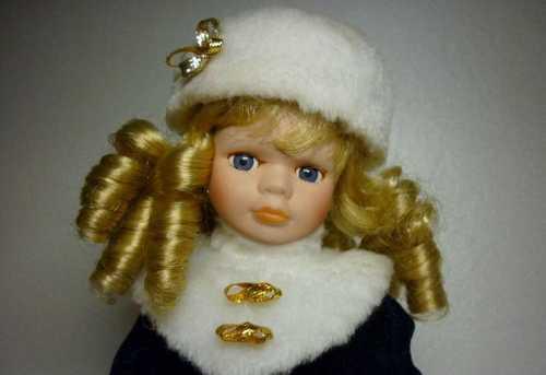 Кукла фарфоровая "Девочка в зимнем наряде"