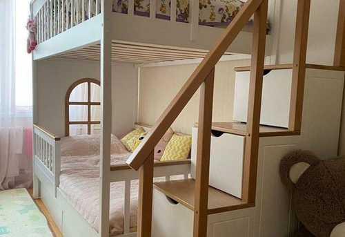 Детская кровать двухъярусная с лестницей комодом