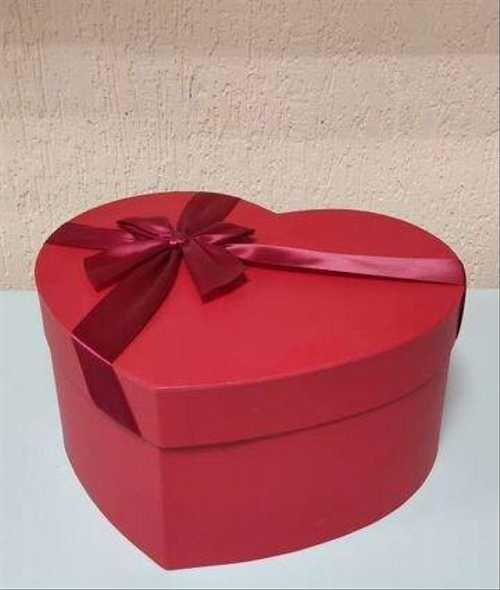 Коробка шляпная сердце с бантом красная большая
