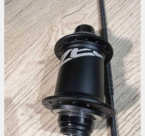 Втулка передняя shimano zee 20/110 ось