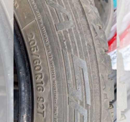 Nitto Therma Spike 205/60 R16