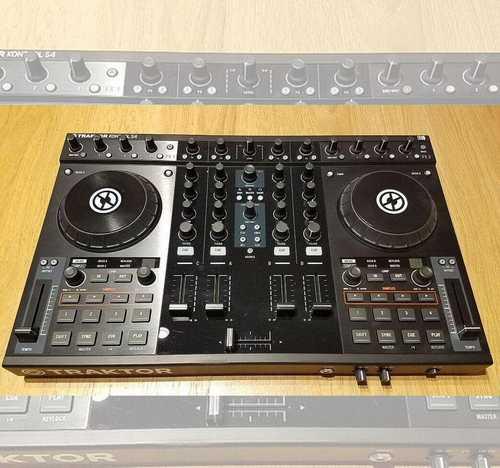 Dj контроллер traktor kontrol s4