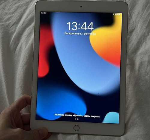 9.7" Планшет Apple iPad Air 2 Wi-Fi+Cellular gold