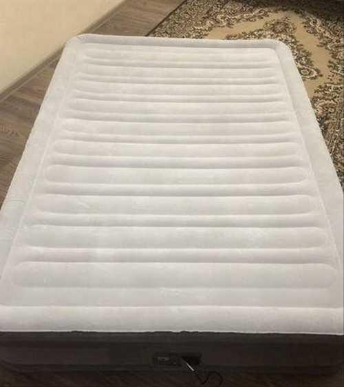 Надувной матрас кровать, со встроеным насосом