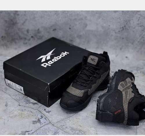 Зимние кроссовки с мехом Reebok темные
