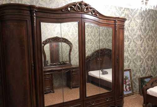 Спальный гарнитур классический в стиле барокко