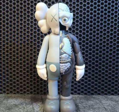 Фигурка kaws bearbrick