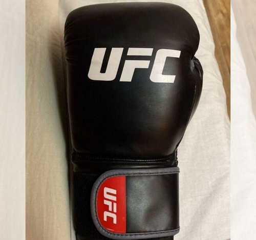 Боксерские перчатки 14 oz ufc