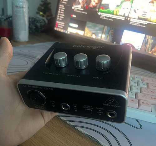 Звуковая карта Behringer UM2