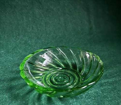 Салатник зеленое стекло