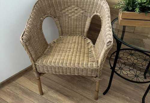 Кресло из ротанга с подушкой