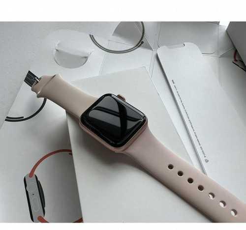 Apple Watch Series 5 40 мм Золотой Б/У