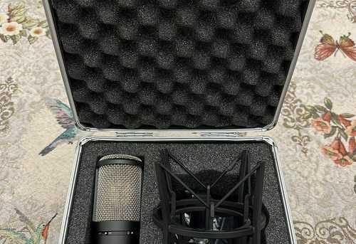 Студийный микрофон AKG p220