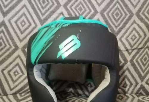 Шлем, перчатки, защита для занятий каратэ