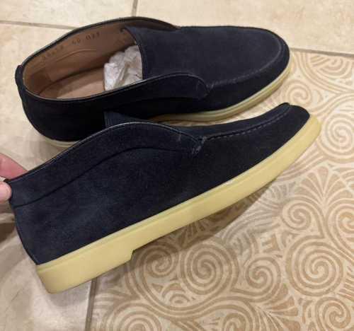 Продам замшевые ботинки Santoni