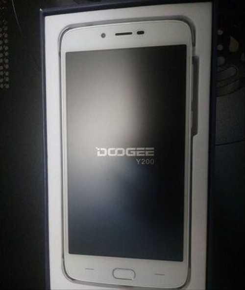 Мобильный телефон Doogee Y200