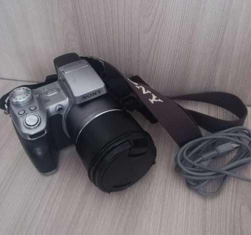 Компактный фотоаппарат Sony cyber shot H1