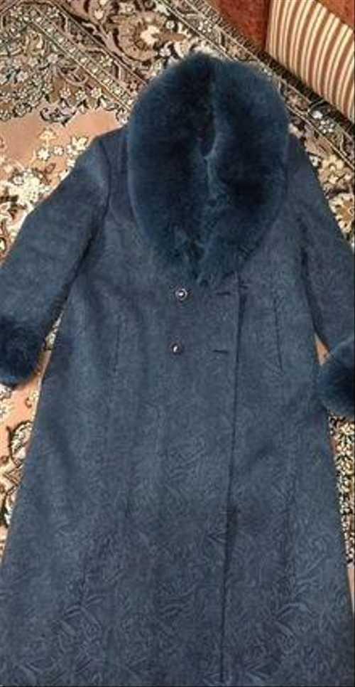 Продам новое шерстяное пальто с меховым воротником