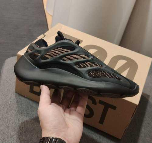 Adidas Yeezy boost 700 v3