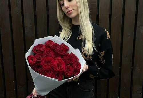 21 красная роза 60 см с оформлением