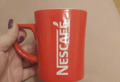 Красная кружка Nescafe
