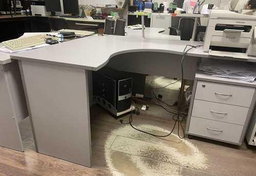 Офисный угловой стол