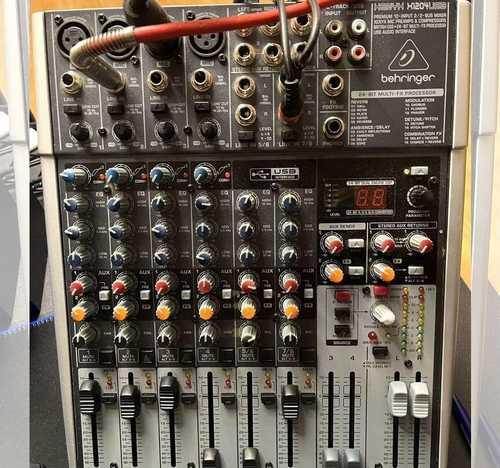 Микшерный пульт Behringer Xenyx X1204USB