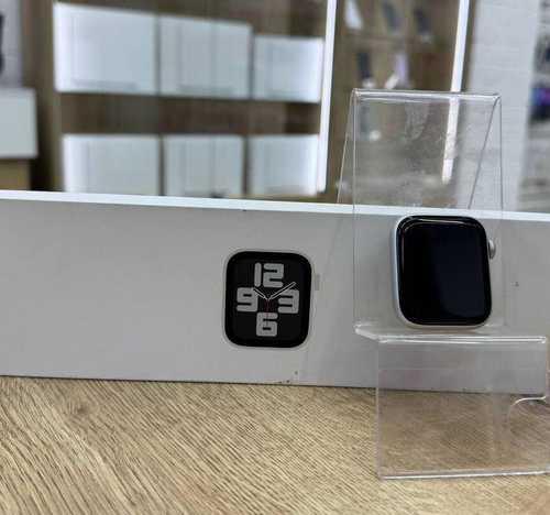 Смарт-часы Apple Watch SE 2 (2024) 44мм, Silver Б/У (47hwwt)