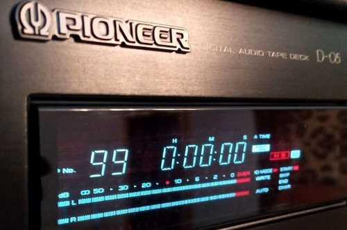 Кассетная DAT дека Pioneer D-05 (1994 м.г.)
