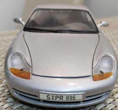 Модель Porsche 911 Carrera 1:24