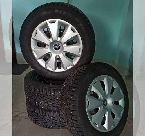 Pirelli Winter Ice Zero 215/55 R16 на Ford