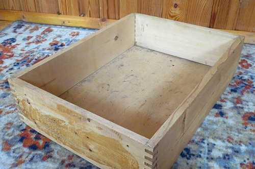 Простой деревянный ящик винтаж