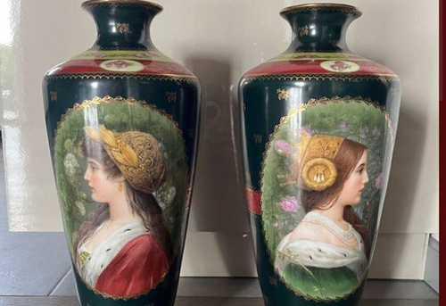 Пара антикварных ваз