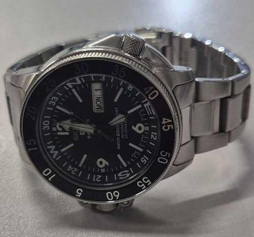 Наручные часы Seiko 5 sports Atlas SKZ209J1