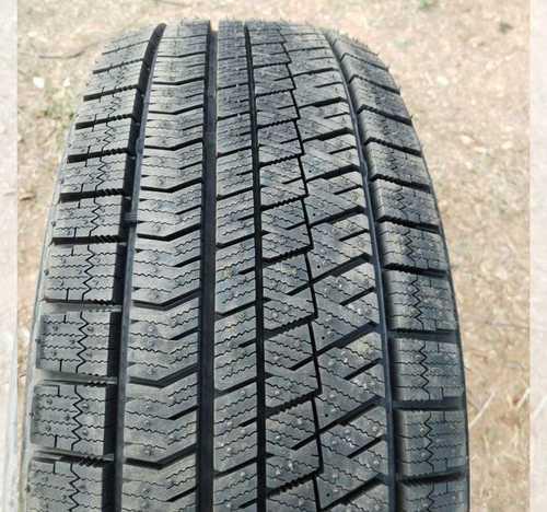 Bridgestone Blizzak Ice 245/45 R18