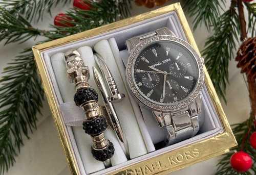 Часы женские. Подарочный набор с браслетами