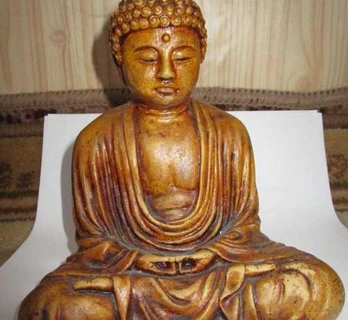 Статуэтка медитирующего будды.старинная.Высота 16с