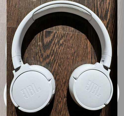 Беспроводные накладные наушники jbl