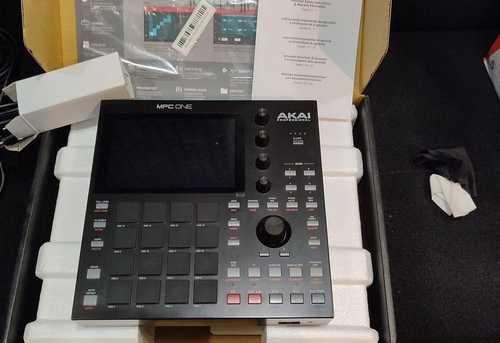 Грувбокс akai MPC ONE