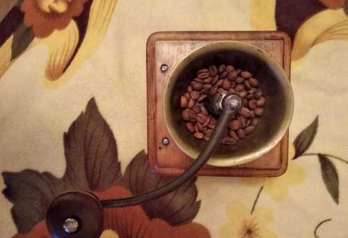 Кофемолка антикварная Deponirte Marke