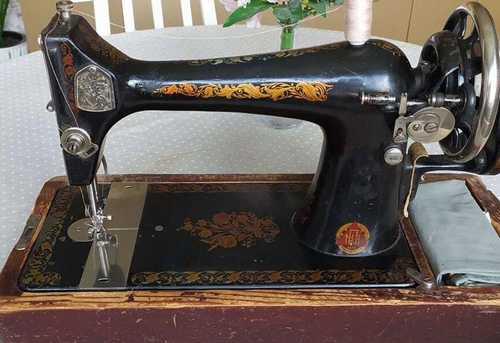 Старинная Швейная машинка